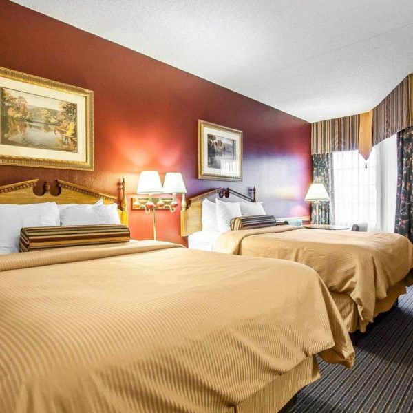 Clarion Hotel Branson - 2025 Specials & Discounts - Branson Travel Office