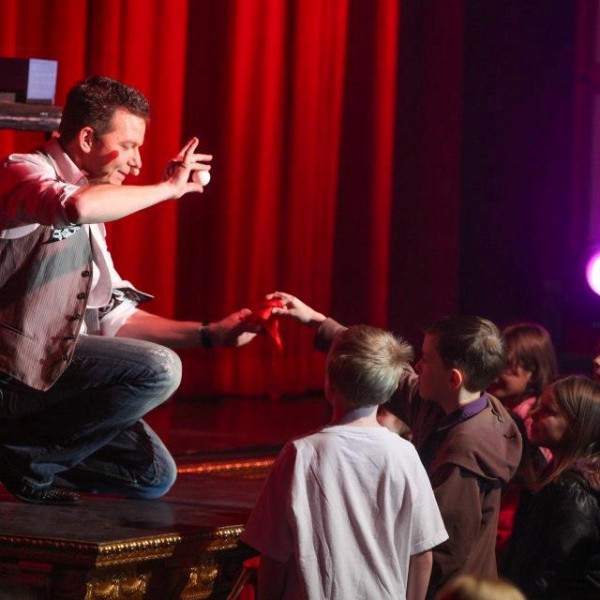 Taylor Reed Magic Show - 2025 Schedule - Branson Travel Office